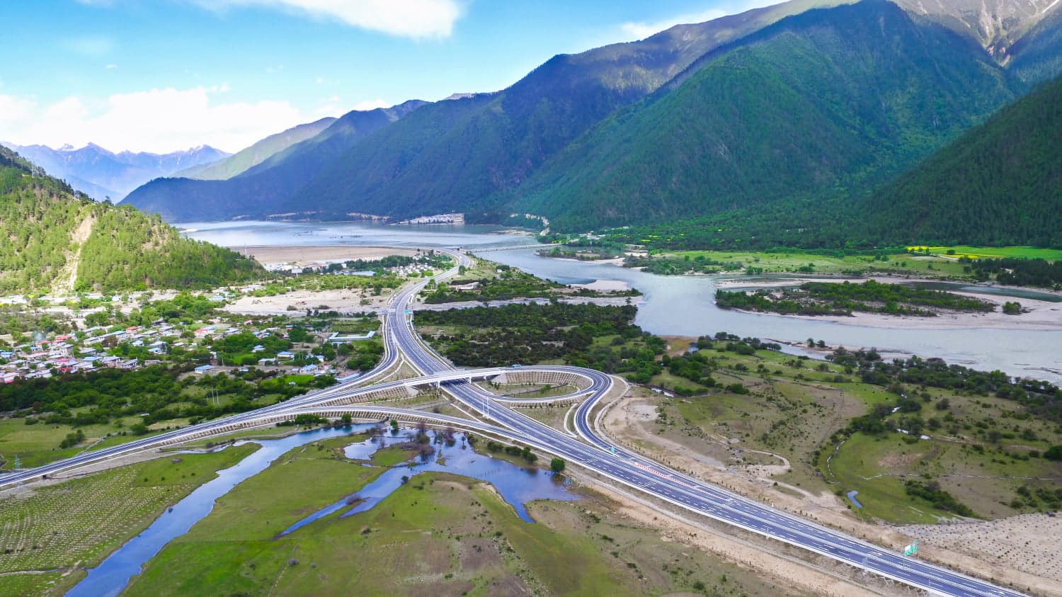 Nyingchi Lhasa Expressway - important route G318 Highway