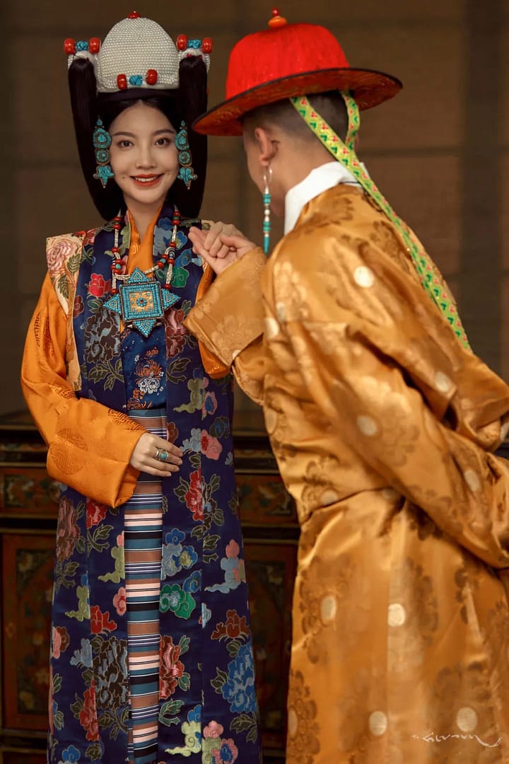 Unveiling Serene Elegance of Tibetan Traditional Clothing