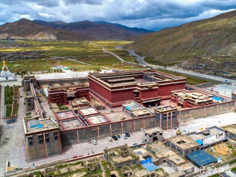 Discover Stunning Sakya Monastery, Gem on Road to Everest